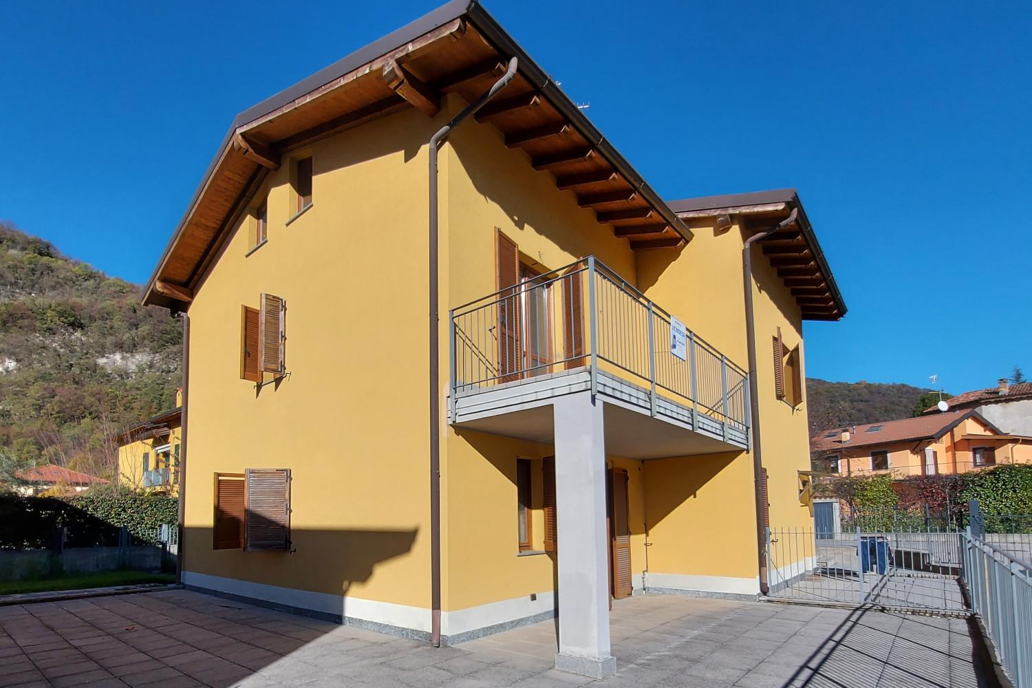 Porzione di bifamiliare e autorimessa interrata a Como, Asta 19478 - Quimmo